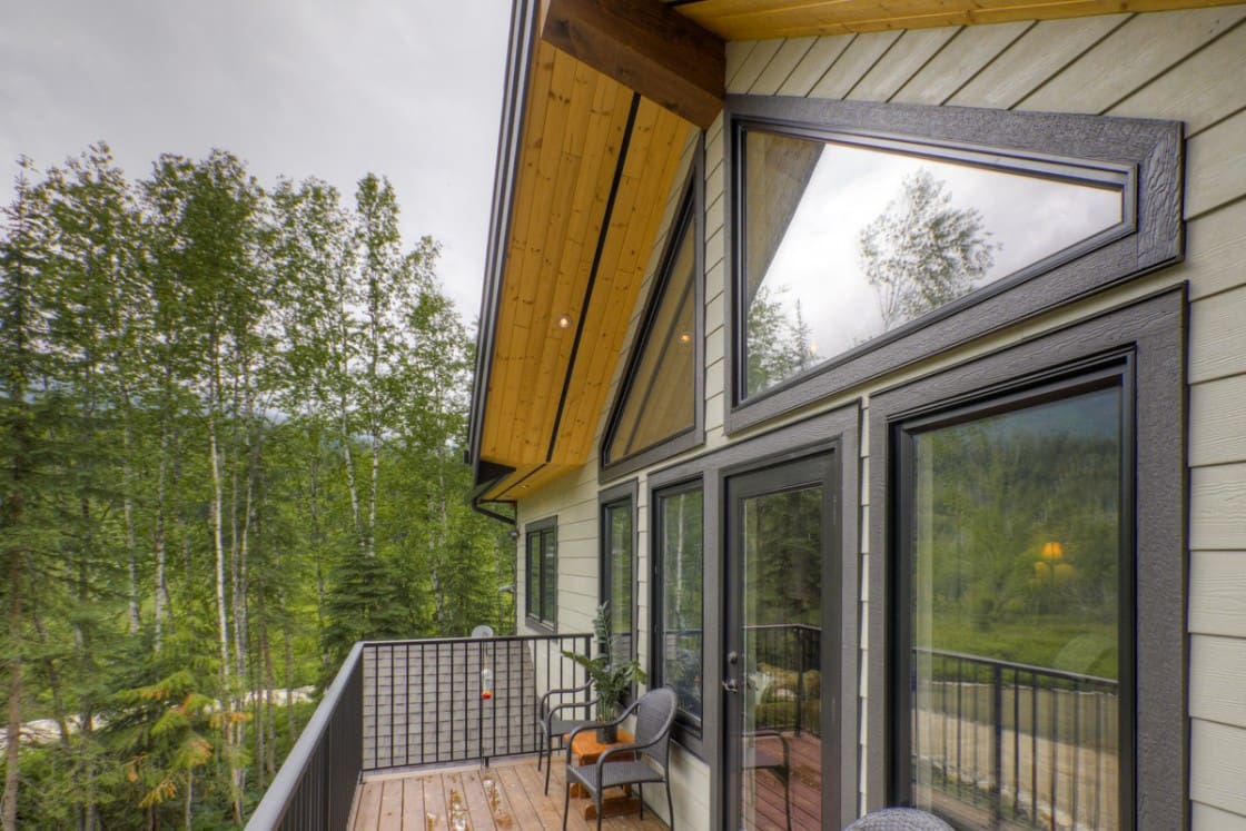 Revelstoke Coach House Timber Frame Design - Streamline Design